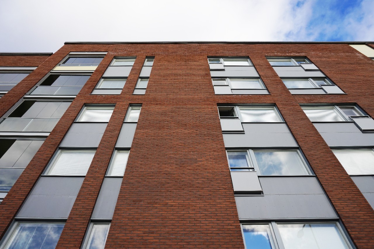 Ruskonkirjava Makasiini