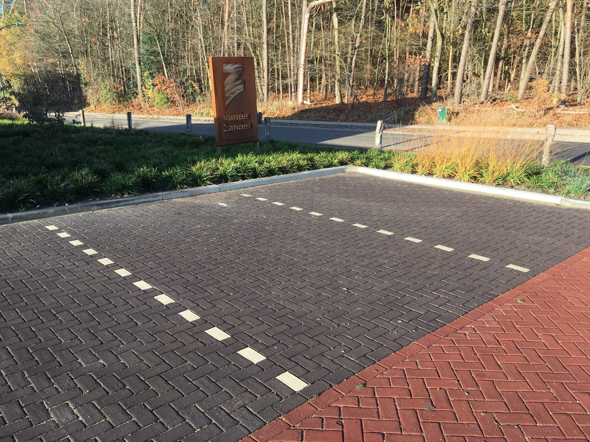 Pinnaltaan karkeat pihatiilet